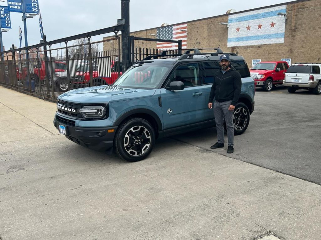 Carlos Maldonado Purchases 2022 Ford Bronco Sport from Metro Ford